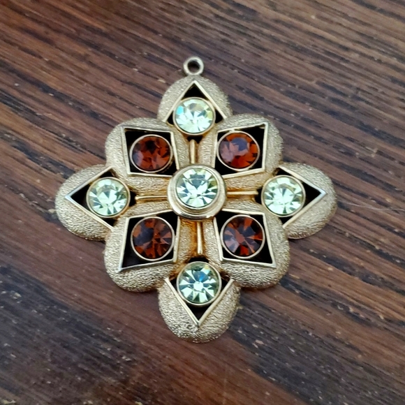 Sarah Coventry | Jewelry | Vintage Sarah Coventry Pendant Plus Earrings ...